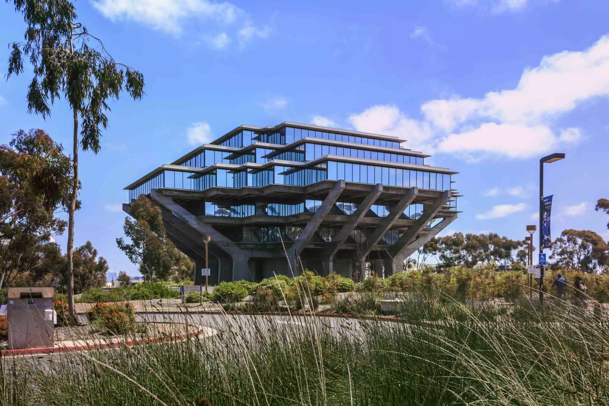 Библиотека Гейзеля Калифорнийского университета в Сан-Диего