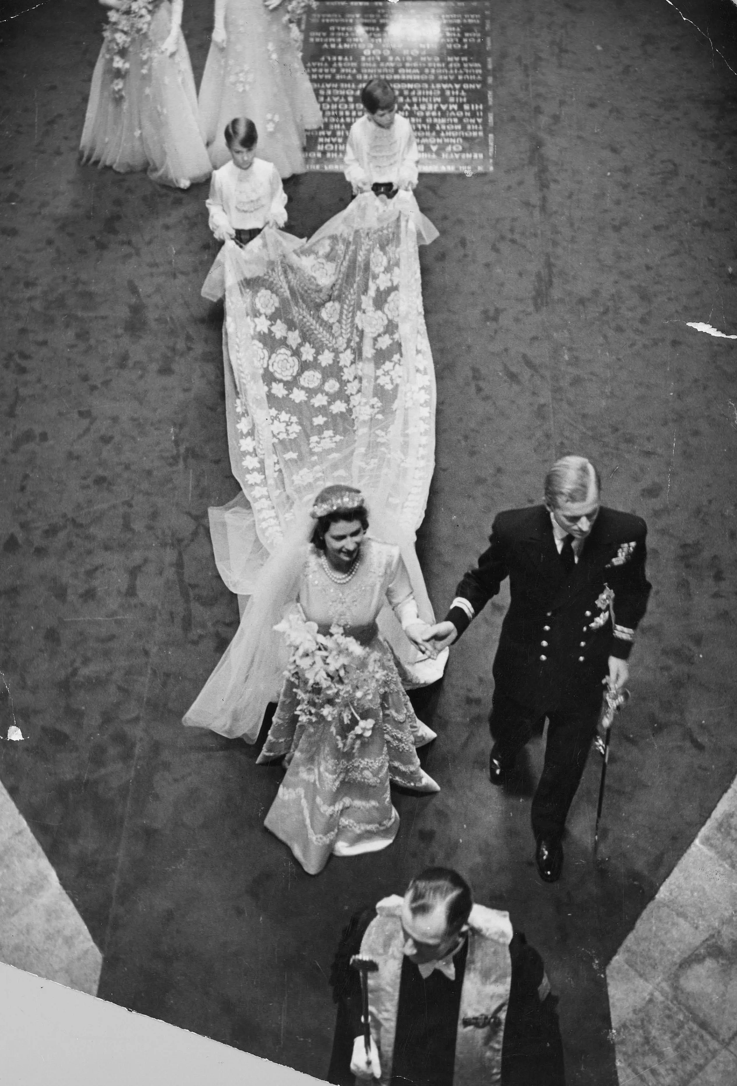 Isabel II.a erregina Felipe printzearekin ezkondu zen, 1947an