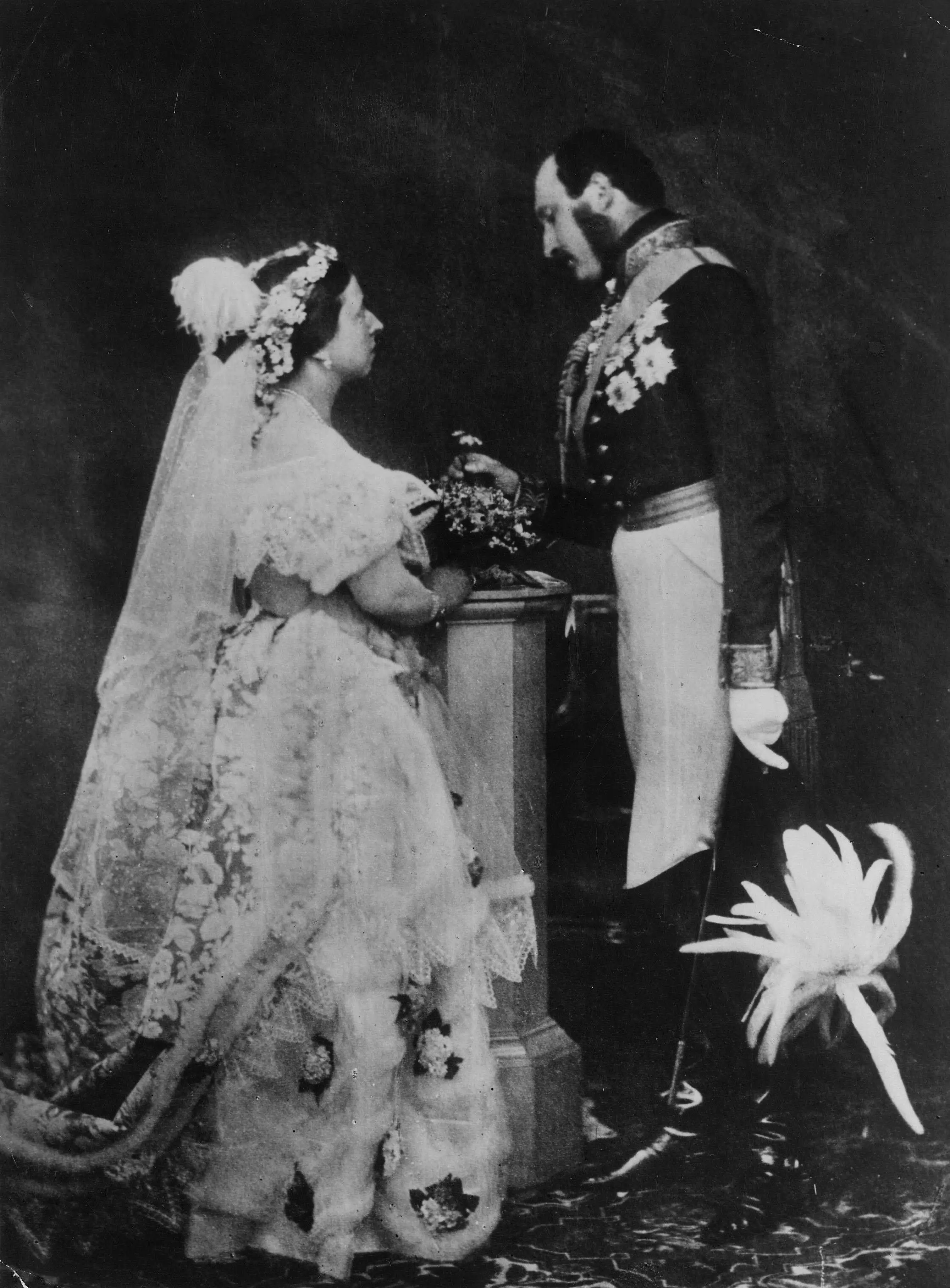Dronning Victoria og Prins Albert genopfører deres bryllup