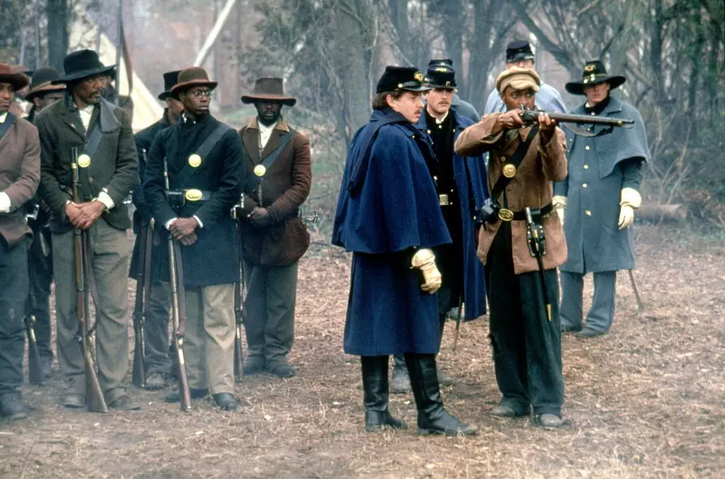 Atores americanos Morgan Freeman, Andre Braugher e Matthew Broderick no set de Glory, baseado no livro de Lincoln Kirstein, e dirigido por Edward Zwick