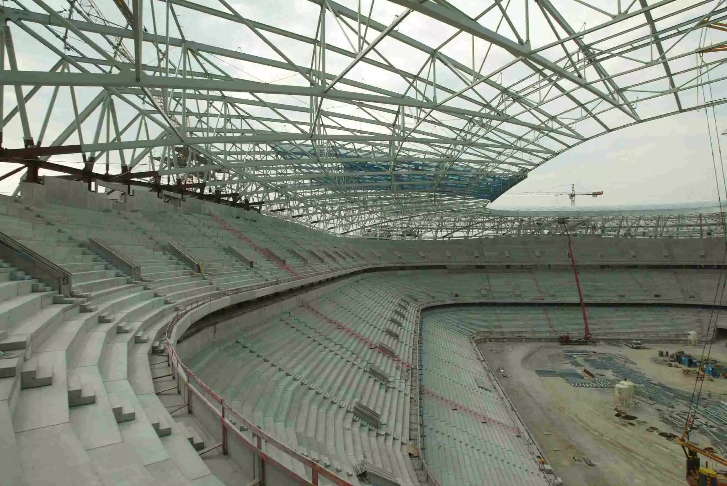 În interiorul Allianz Arena, sub acoperișul ETFE