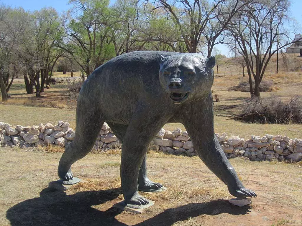 O oso xigante de cara curta