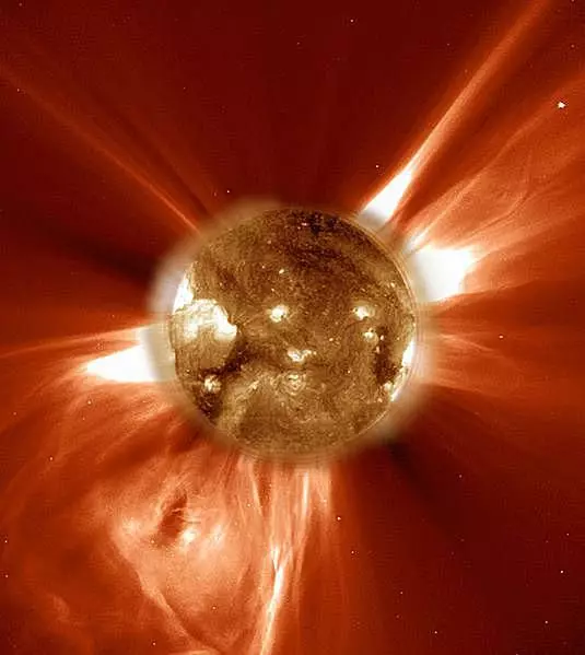 SOHO خلائی جہاز نے شمسی تاروں کی یہ تصویر لی۔