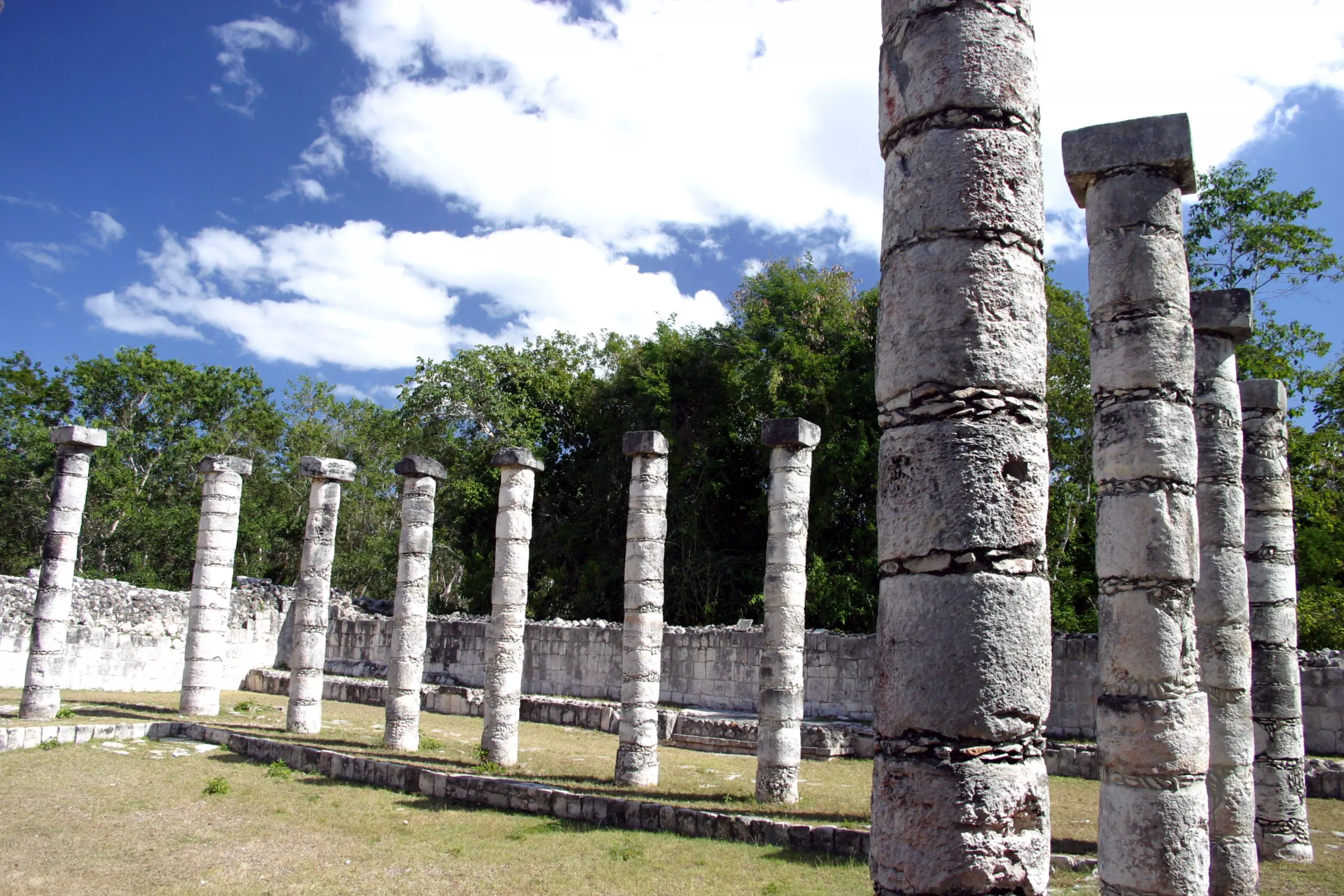 Las columnas probablemente sostenían un techo de fibra suave, ahora desaparecido, de Chichén Itzá.