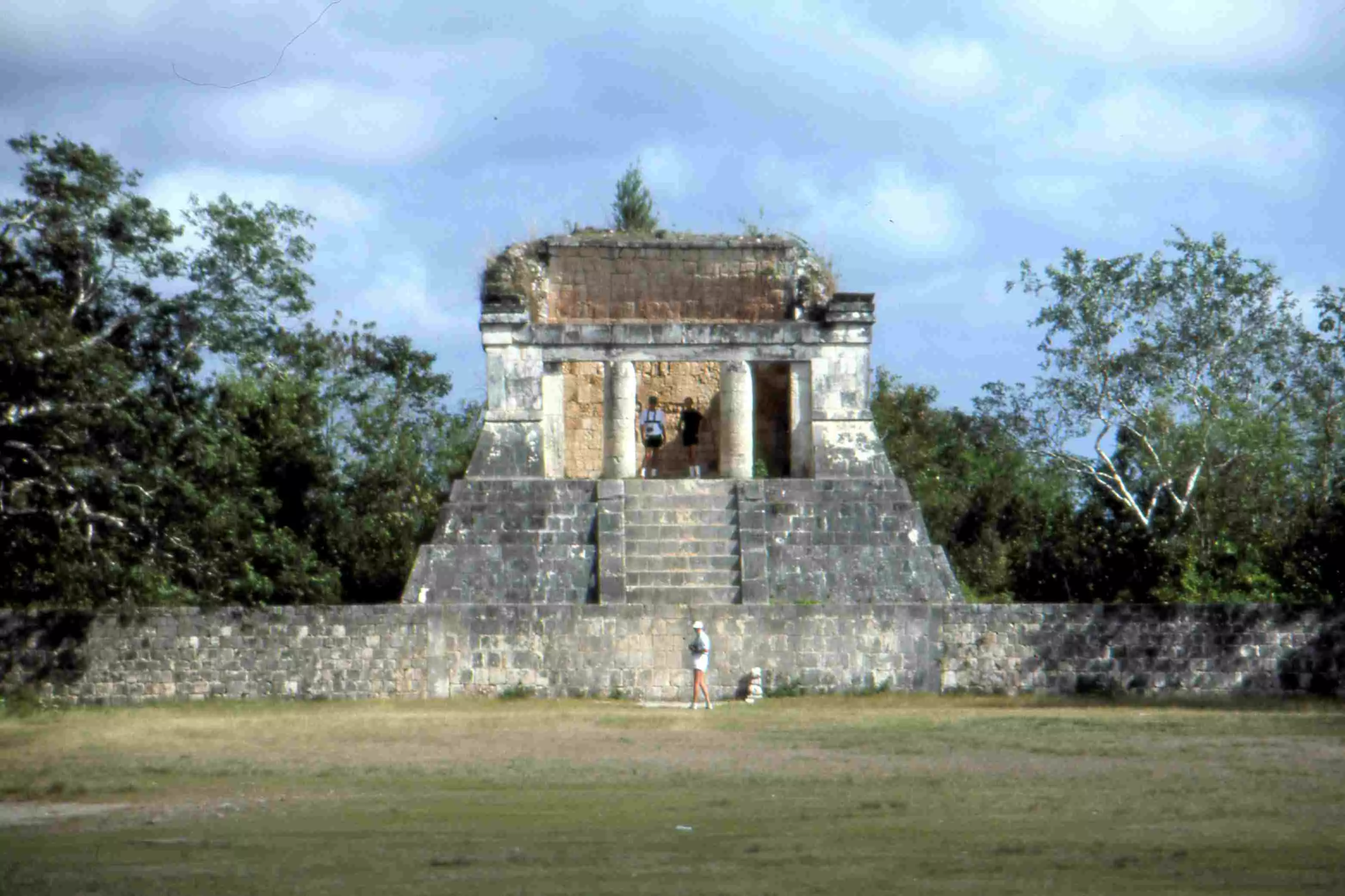 De ruïne van de tempel van de bebaarde man in Chichén Itzá