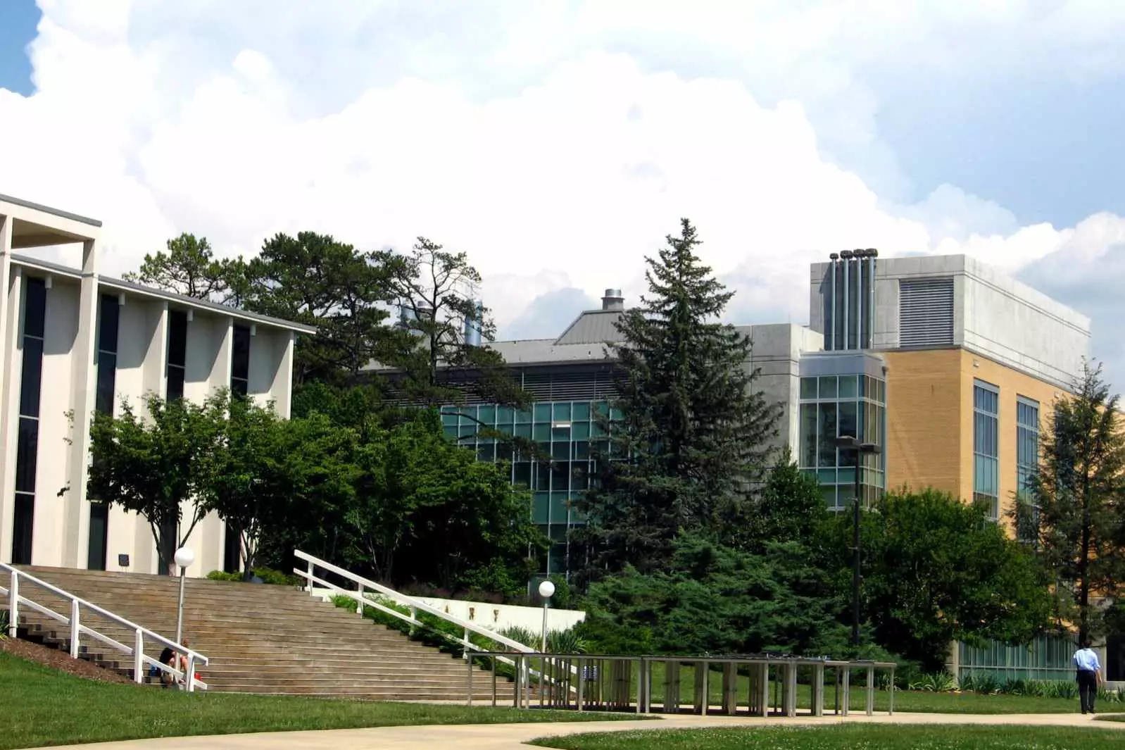 Biblioteket og Zeis Hall på campus ved UNCA