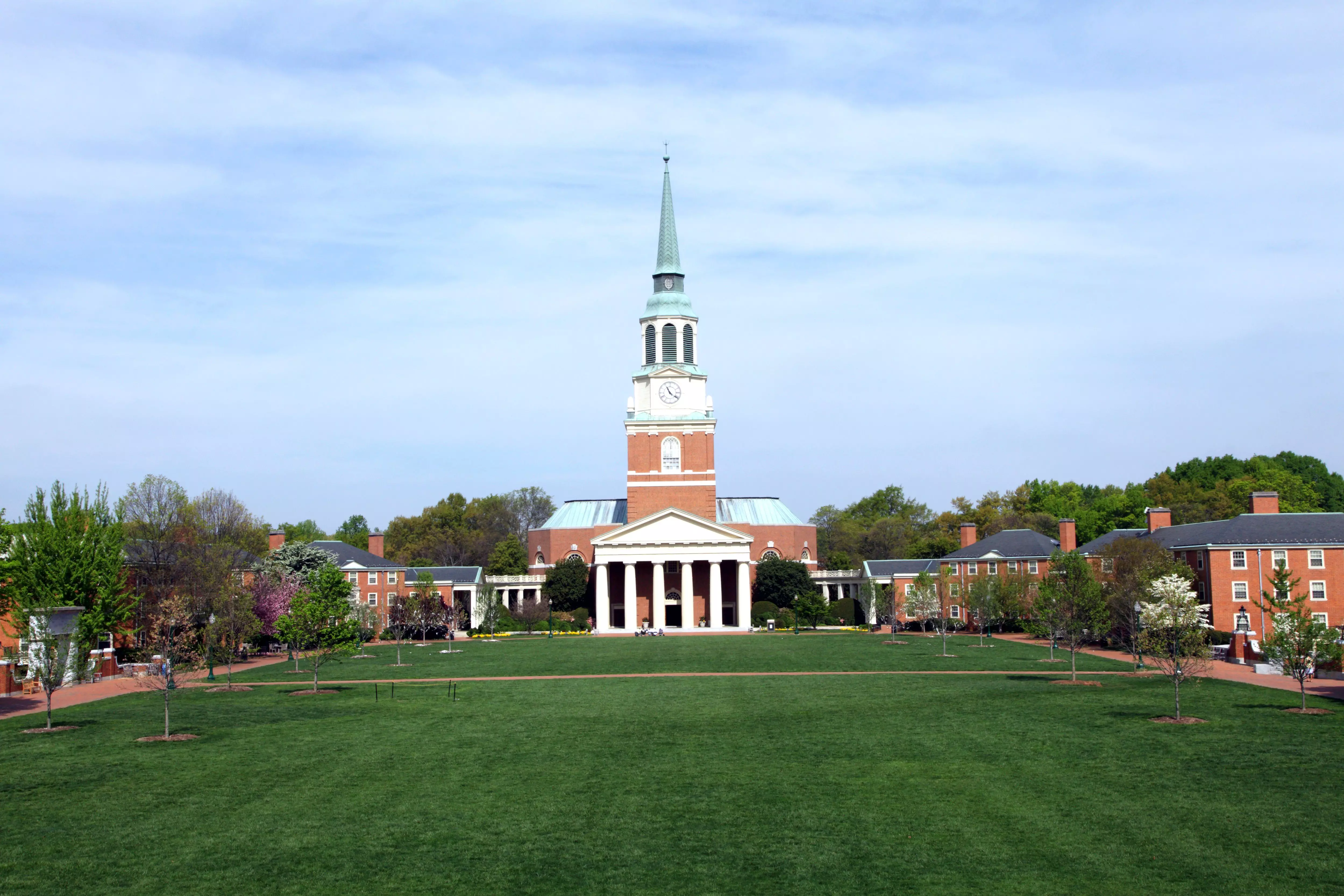 Det stejle klokketårn på Wake Forest University Campus