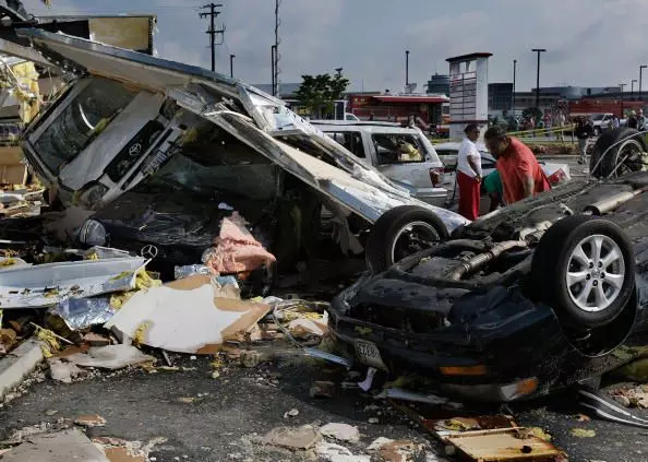 Nyababkeun Tornadoes jeung Kumaha Aranjeunna Ngabentuk