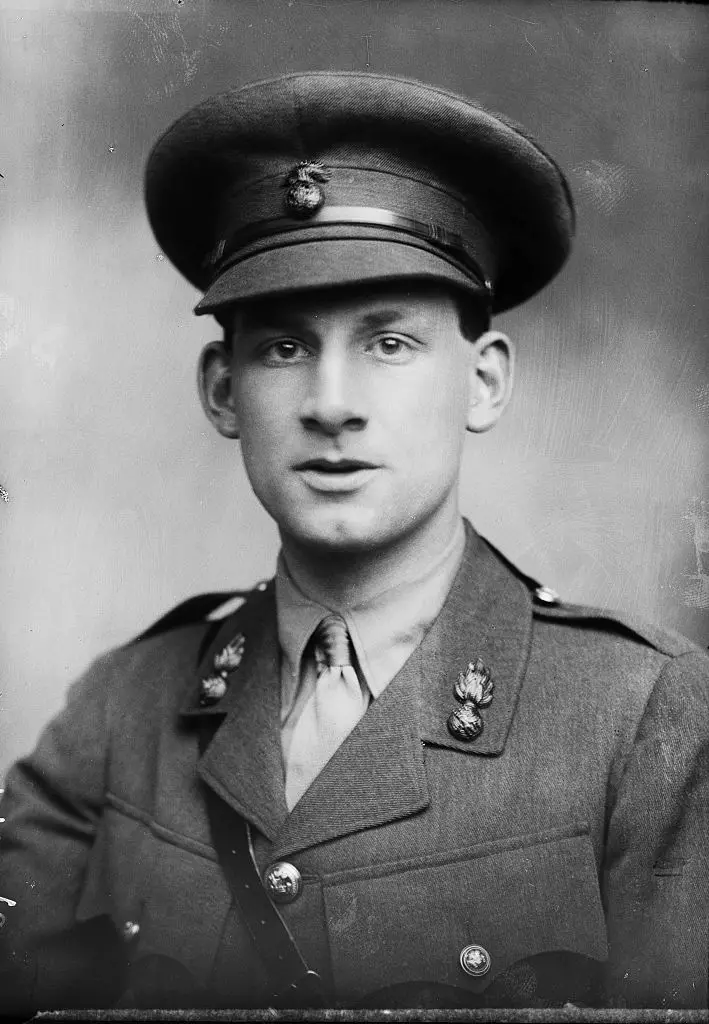 Siegfried Sassoon 穿着制服