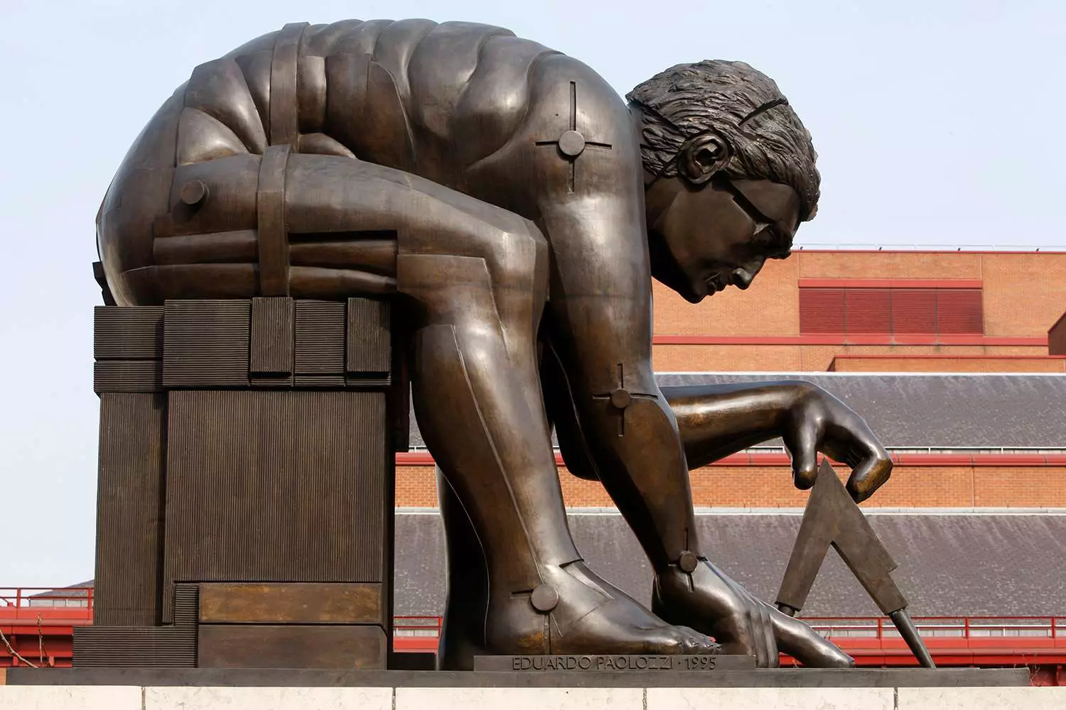 ब्रिटिश संग्रहालय में आइजैक न्यूटन की मूर्ति