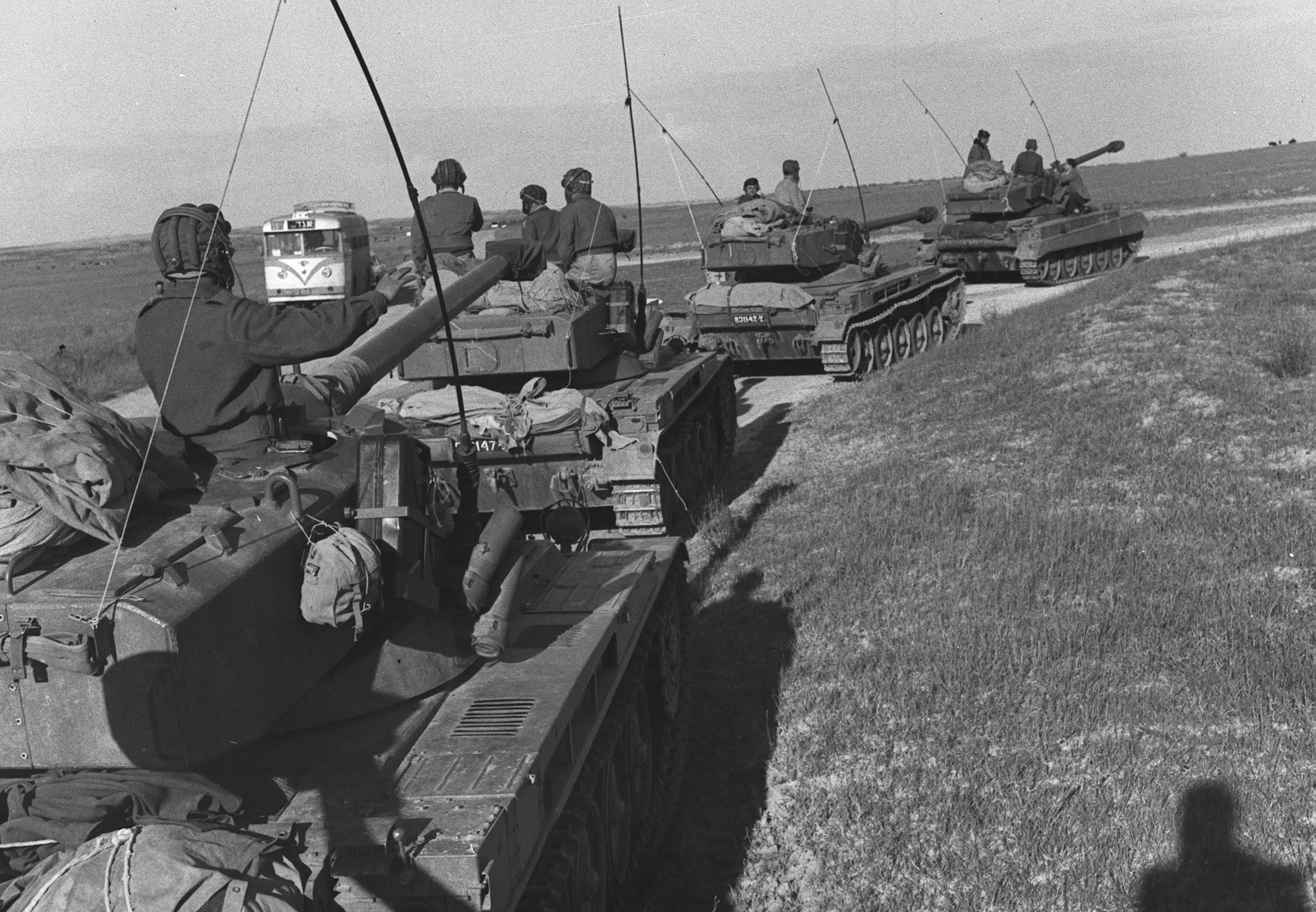 Tanques israelíes entrando en Gaza en 1956