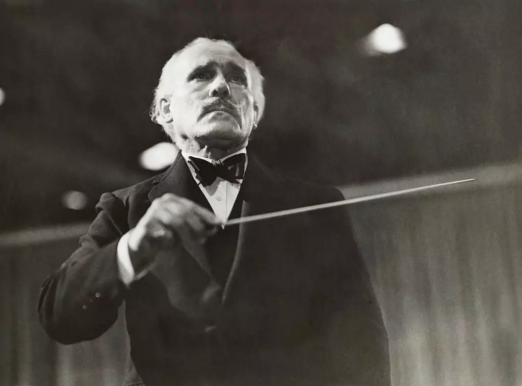 Dirigeerib Arturo Toscanini