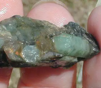 Cristalls de maragda de la mina Emerald Hollow a Hiddenite, Carolina del Nord.
