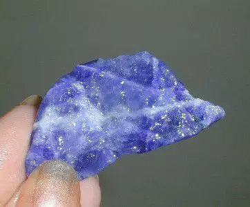 A sodalita é unha fermosa pedra azul.