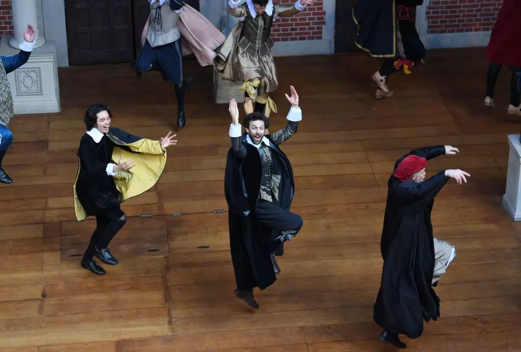 Skuespillere opfører uddrag fra Shakespeares Macbeth og The Merchant of Venice under en mediepreview af Pop-up Globe den 28. august 2018 i Sydney, Australien.