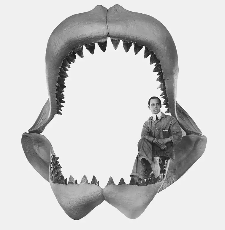 Eniyan joko ninu awọn jaws ti a megalodon