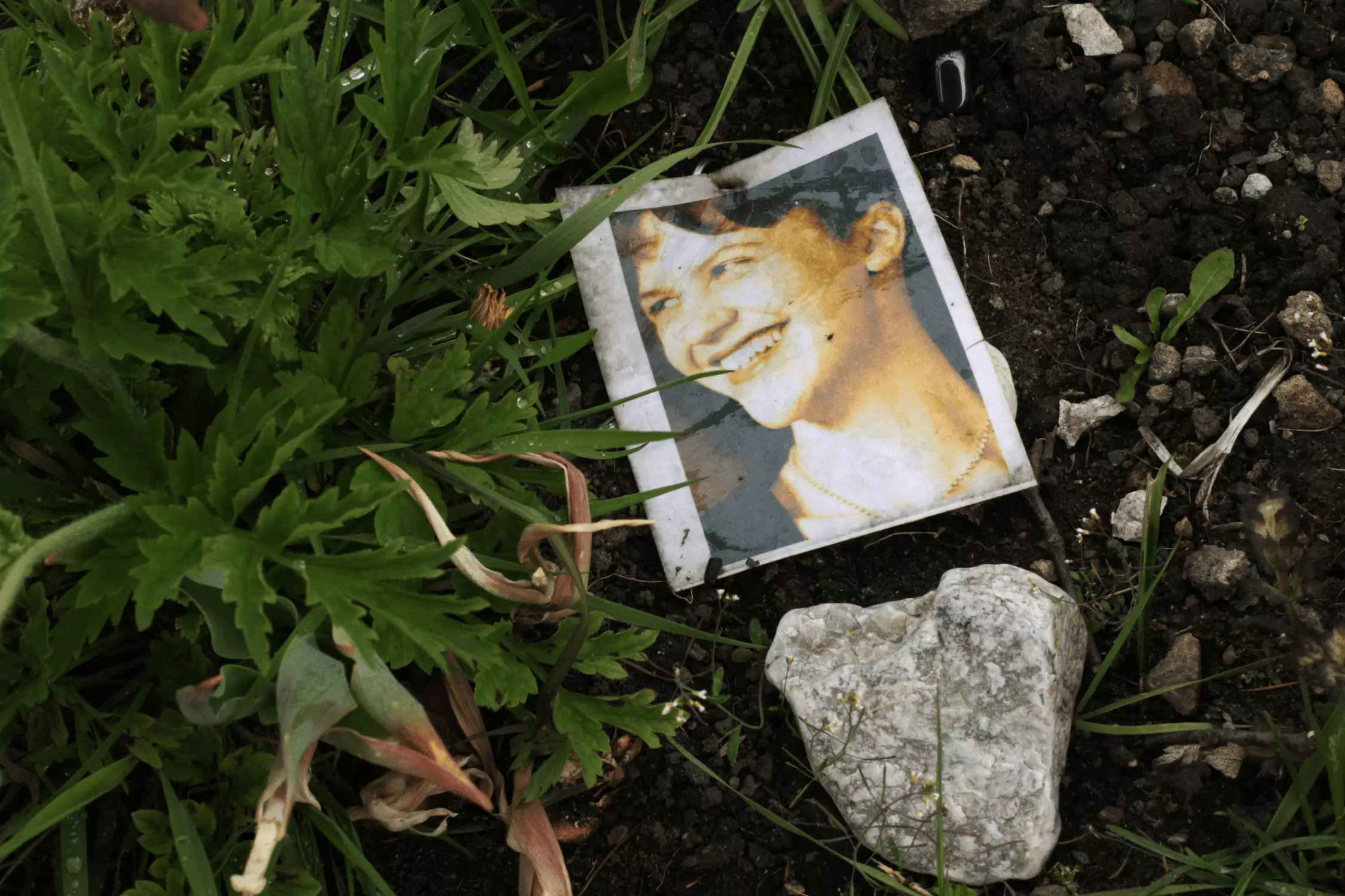Photo de Sylvia Plath sur sa tombe