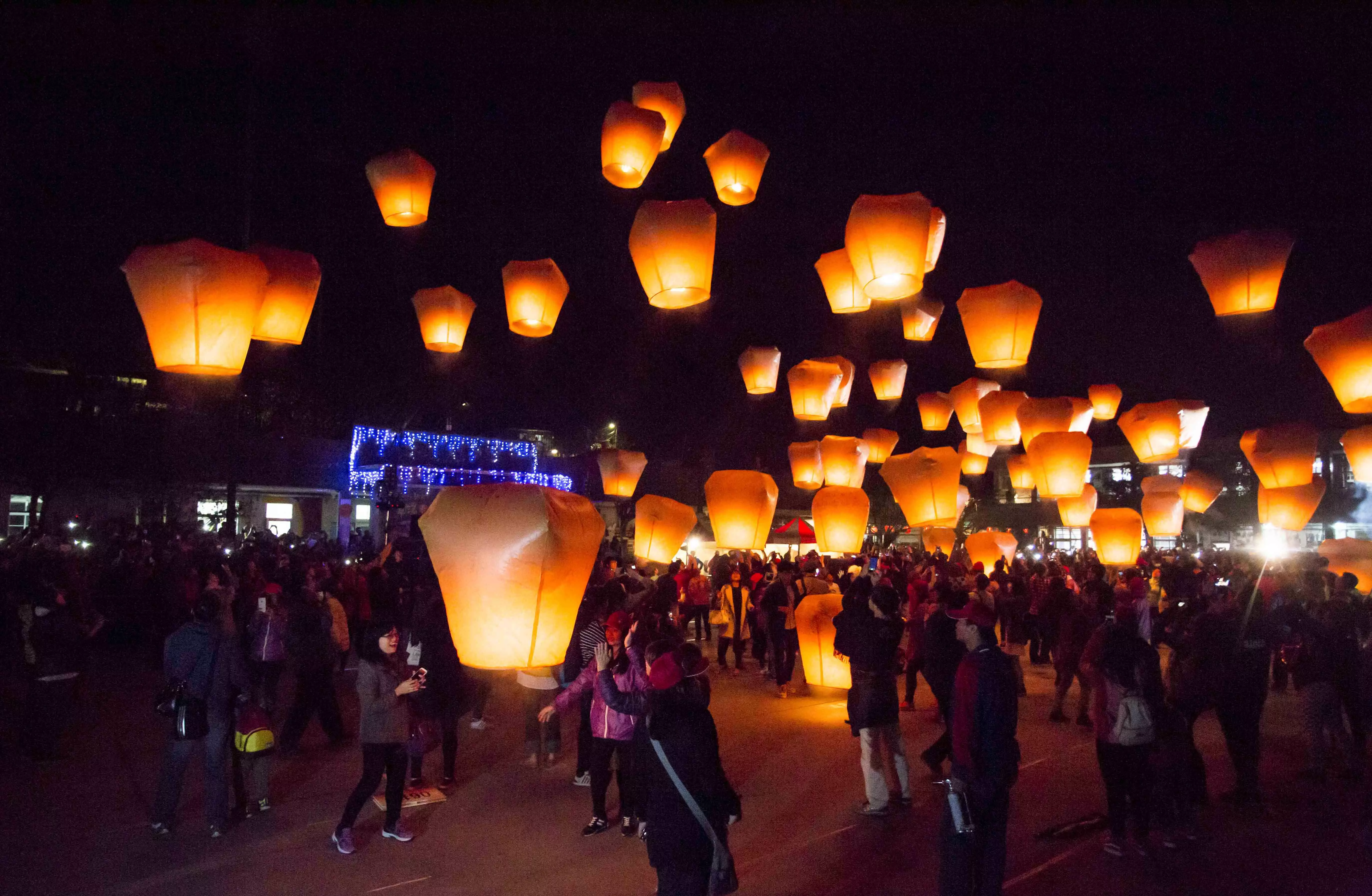 Lanzamento masivo da lanterna do ano novo chinés