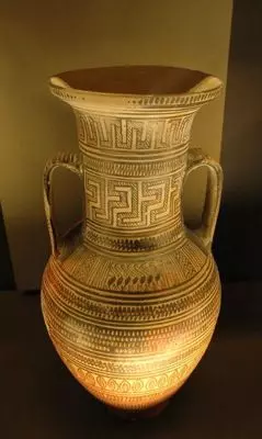 Amphora Mór Geoiméadrach déanach san Áiléir, c. 725 B.C. - 700 R.Ch., ag an Louvre.