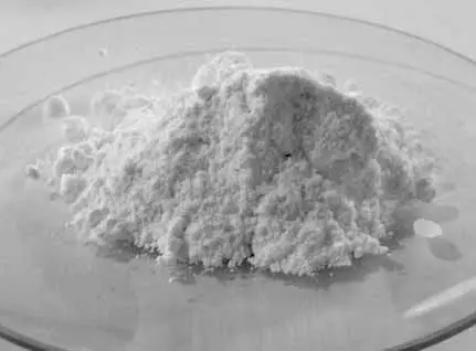 Dëst ass pulveriséierter Natriumkarbonat, och bekannt als Wäschsoda oder Soda Asche.