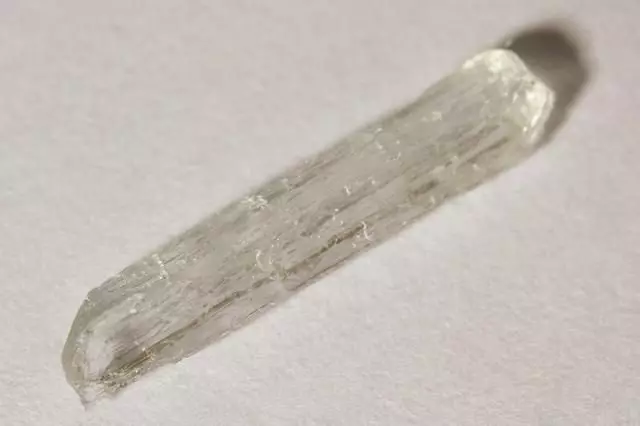 Detta är en kristall av natriumacetattrihydrat eller het is.