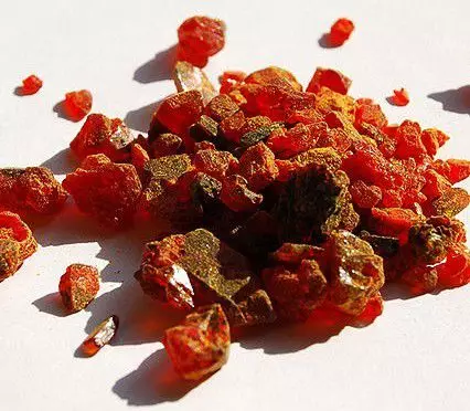 Kaliumferricyanid gëtt och Red Prussiate vu Potash genannt.