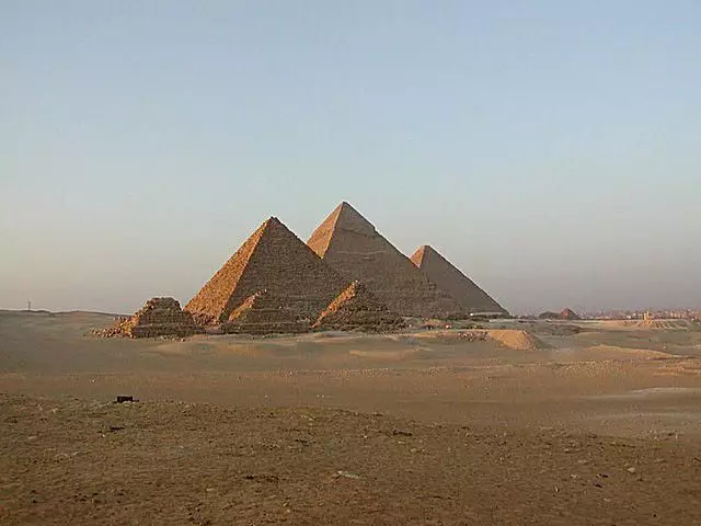 ពីរ៉ាមីត Giza