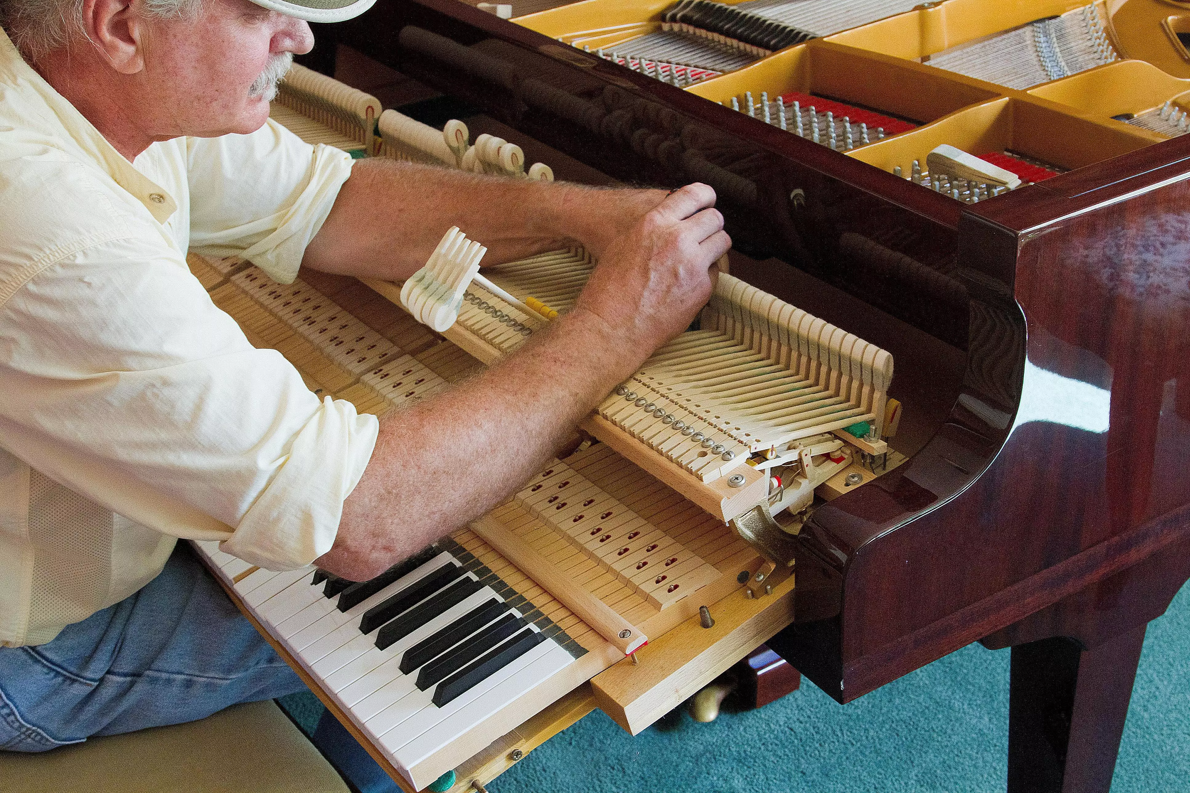 getty_piano_tuner-179405526.jpg