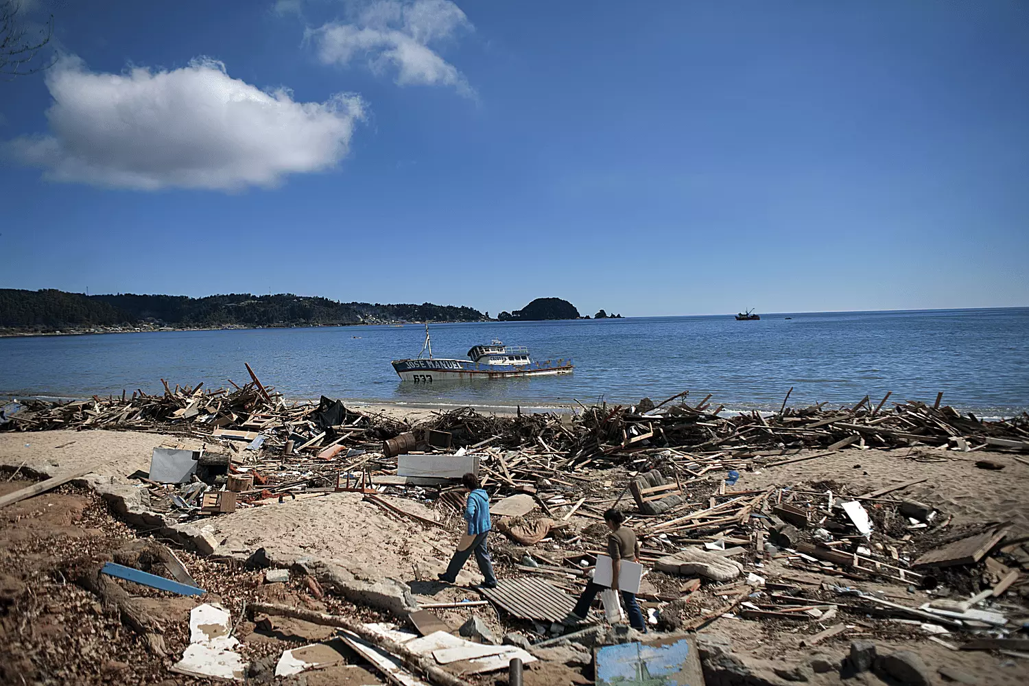 Szkody tsunami w Chile.