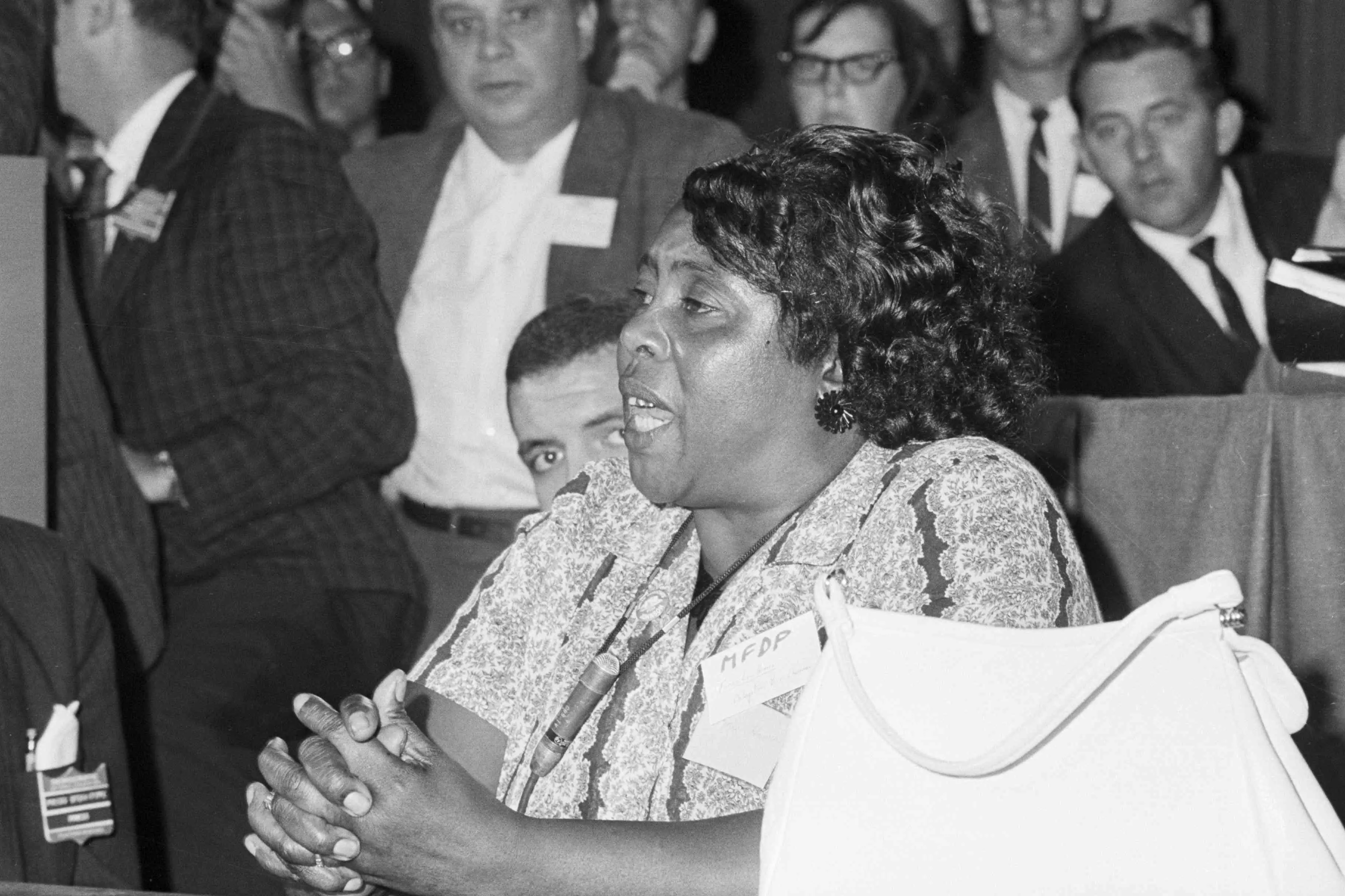 Mississippi Freedom Democratic Party delegat Fannie Lou Hamer talar