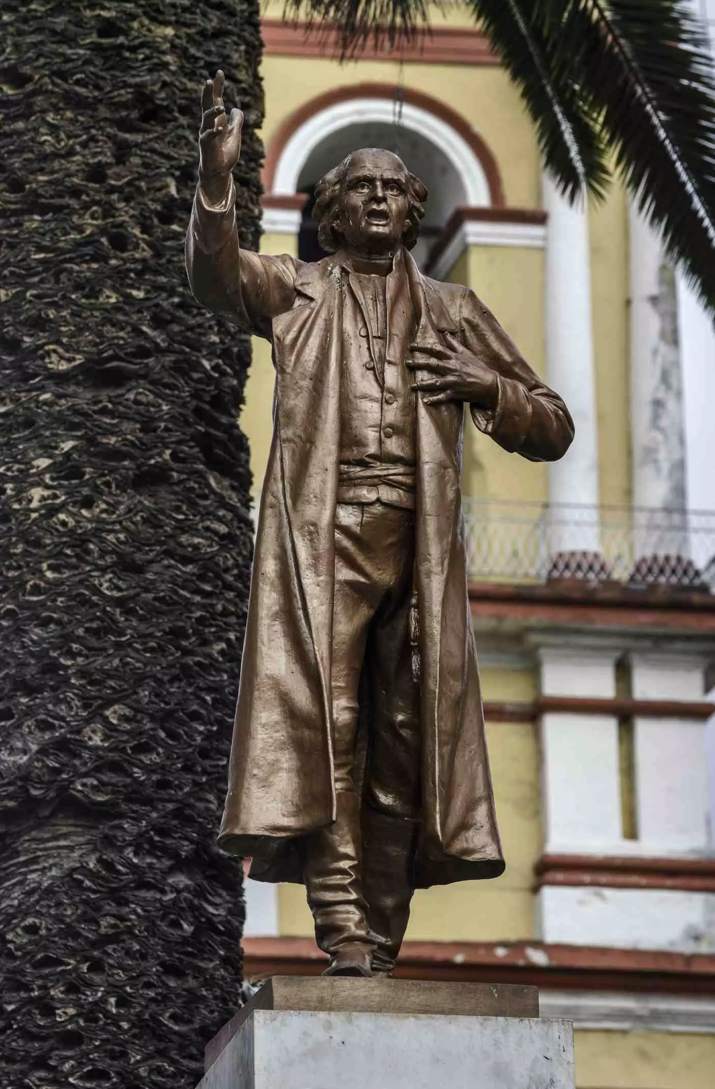 Statwa ta’ Miguel Hidalgo f’Orizaba, Veracruz, il-Messiku