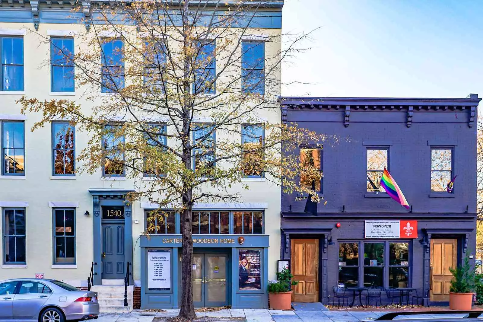 Pemandangan rumah Carter G. Woodson di Washington, D.C. dari jalan