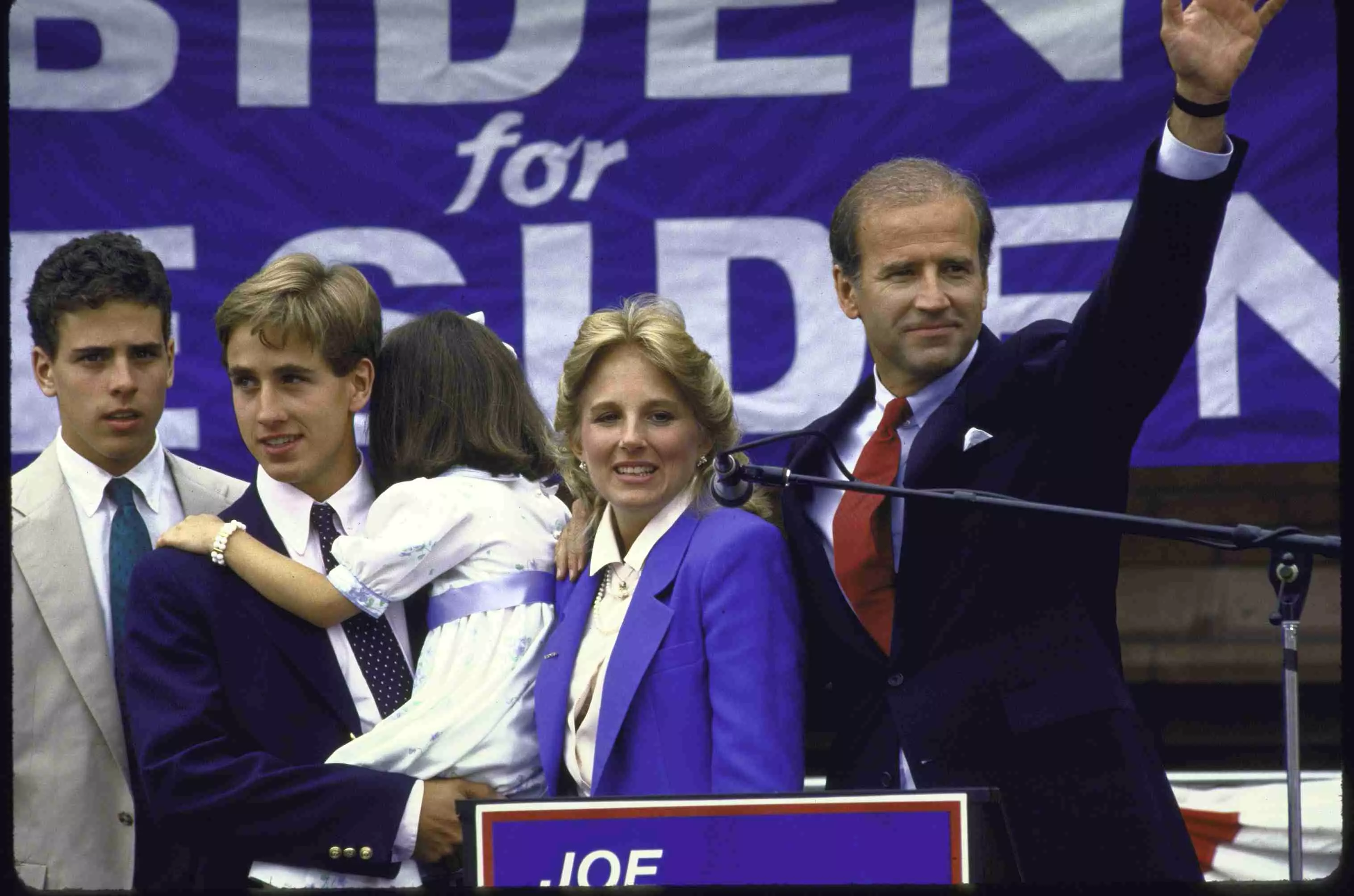 Joseph R. Jr. Biden [y familia]