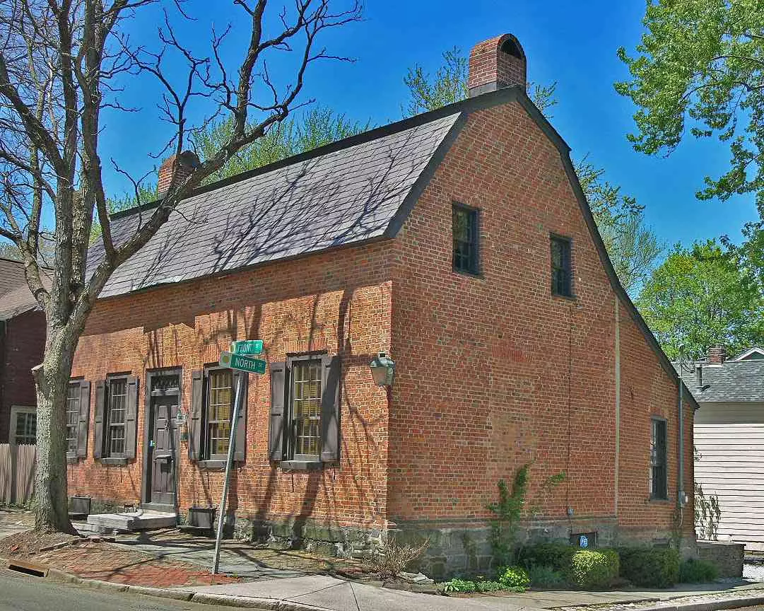 Дом Джона Теллера — голландский колониальный дом в Скенектади, штат Нью-Йорк.