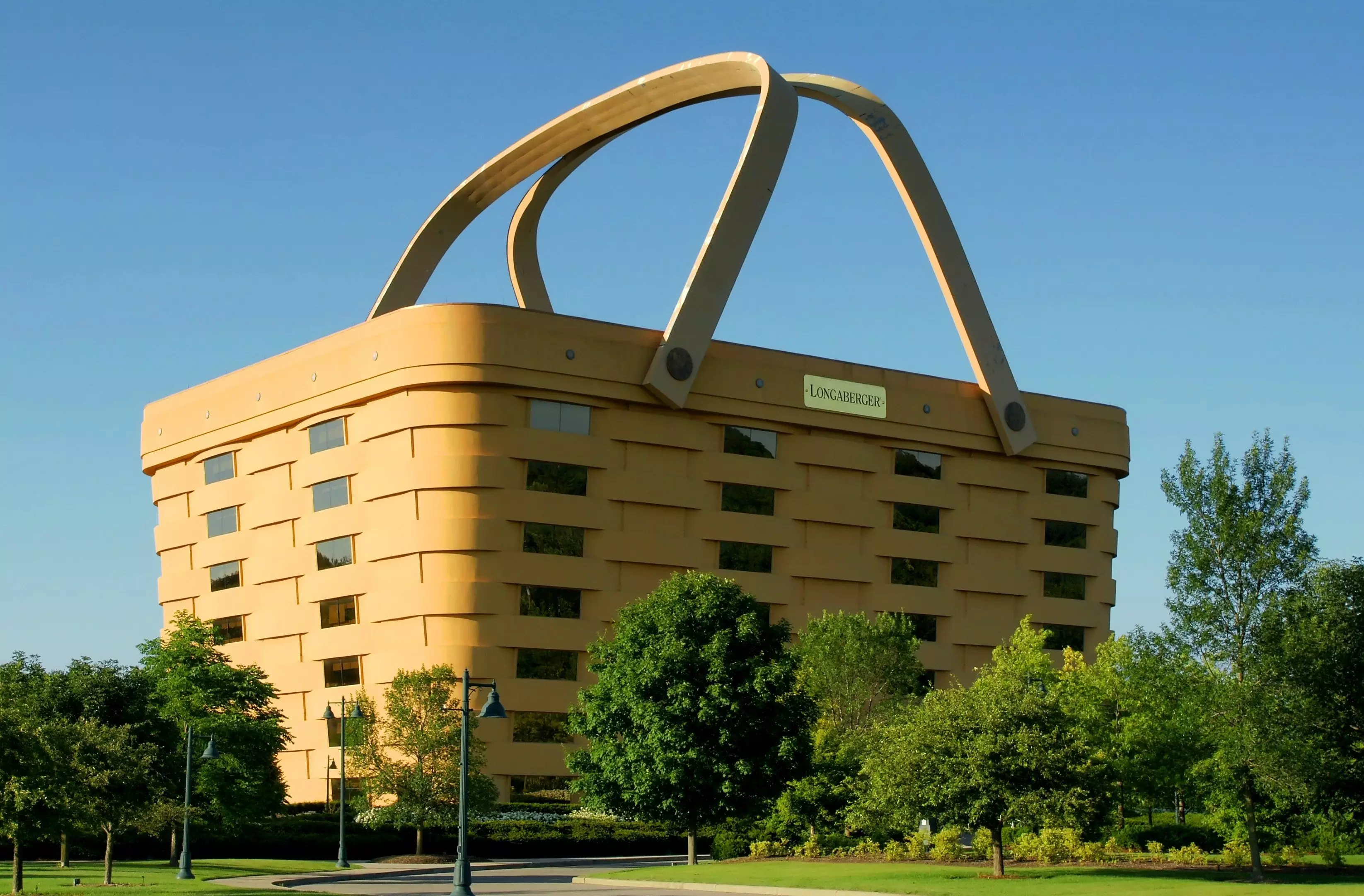 Офисное здание компании Longaberger в форме деревянной корзины