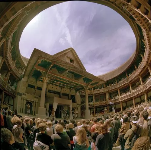 Drevené O – divadlo Shakespeare's Globe