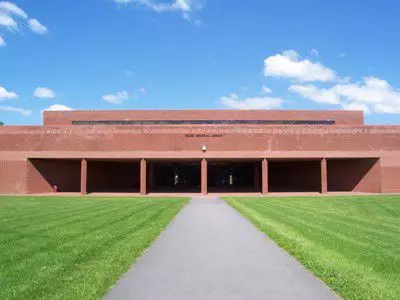 Biblioteca Memorial Crumb em SUNY Potsdam