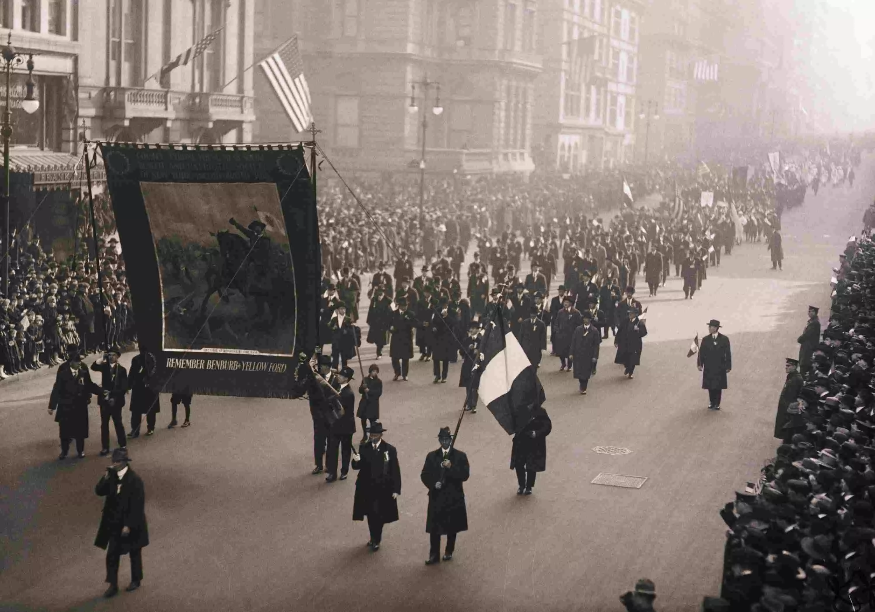 Fotografia de la desfilada del dia de Sant Patrici de 1919