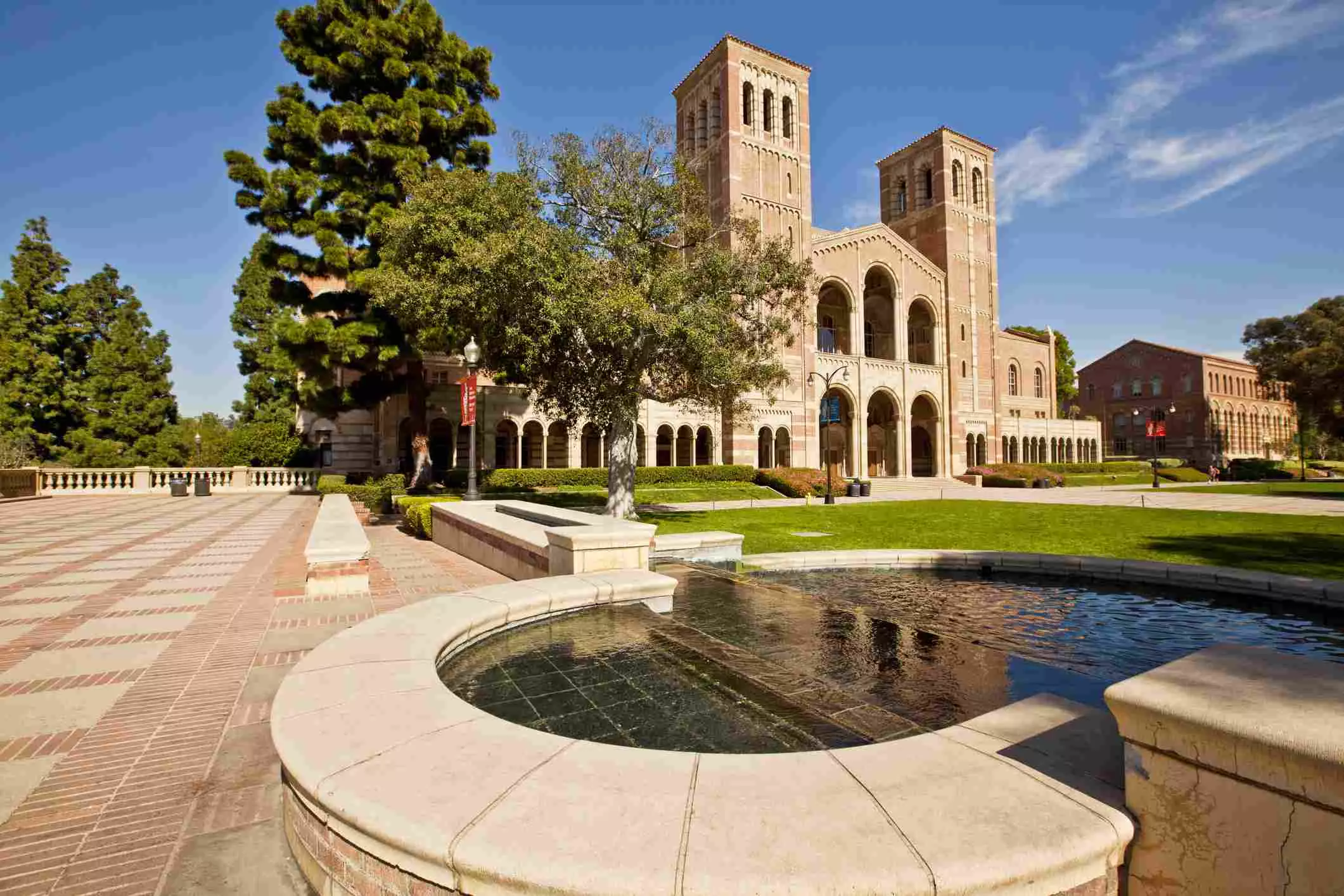 كالىفورنىيە ئۇنۋېرسىتىتى ، لوس ئانژېلېس (UCLA)