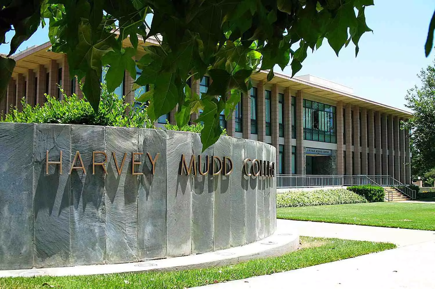 Intrarea la Harvey Mudd College