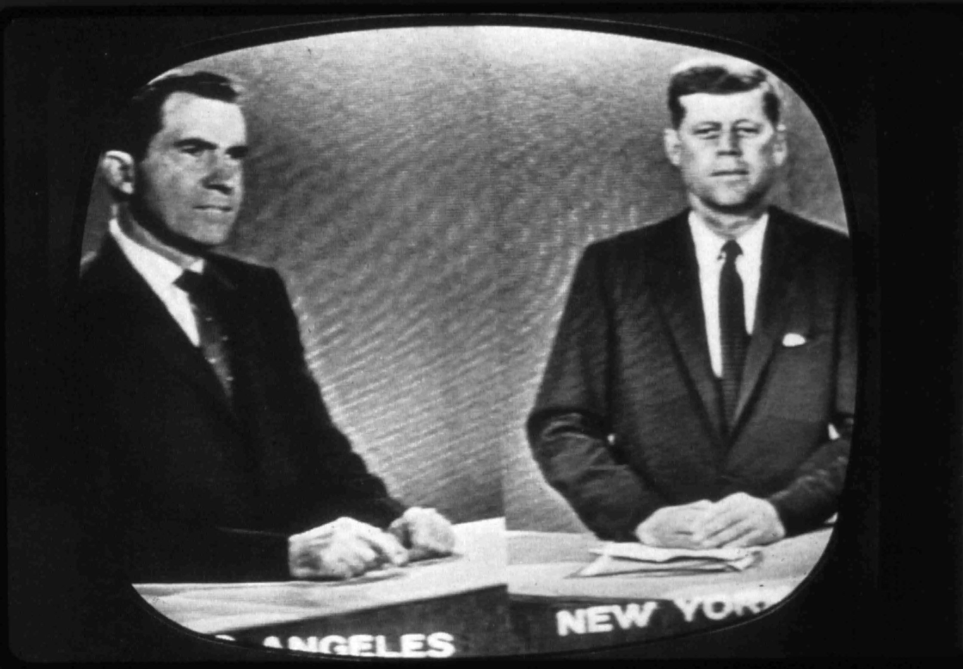 Richard Nixon errepublikanoa, ezkerrekoa, eta John F. Kennedy demokrata