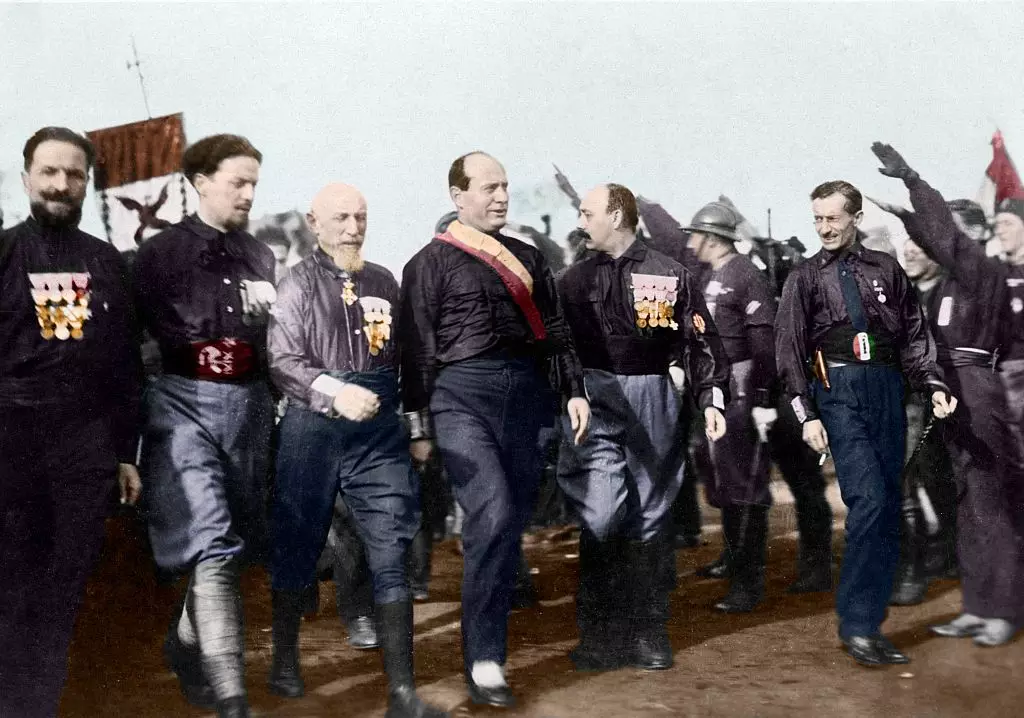 Benito Mussolini diktátor és a fasiszta párt vezetői a Rómáról szóló menet során