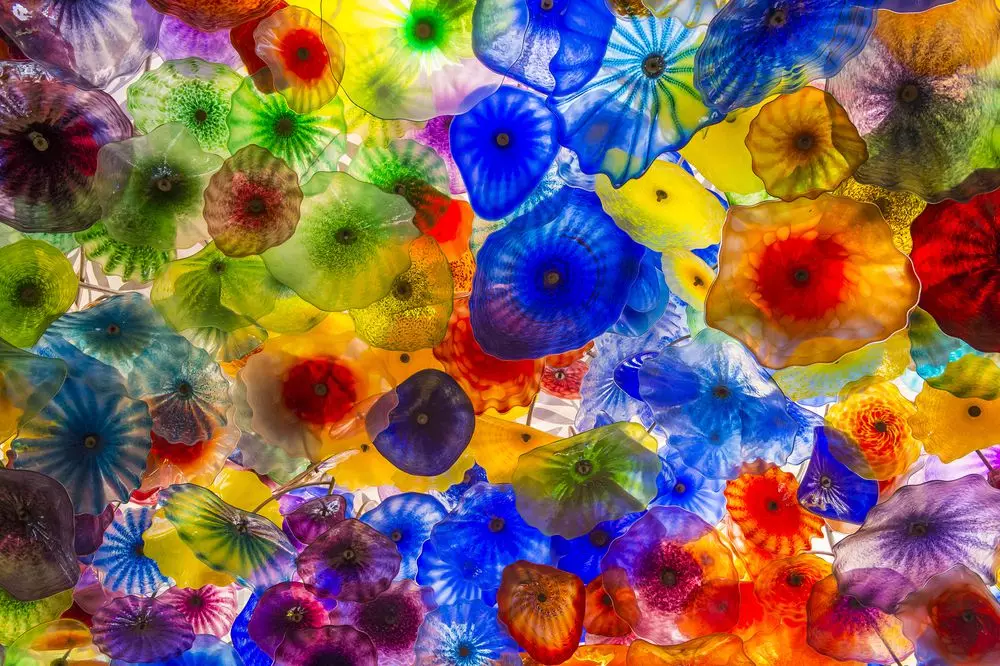 Lefatše la Mebala, le Botle la Dale Chihuly