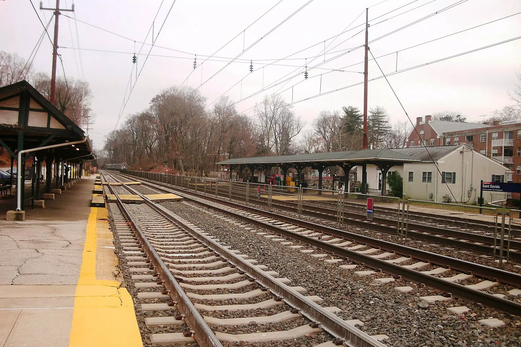 L'estació de SEPTA de St. David, a poca distància del campus de la Eastern University