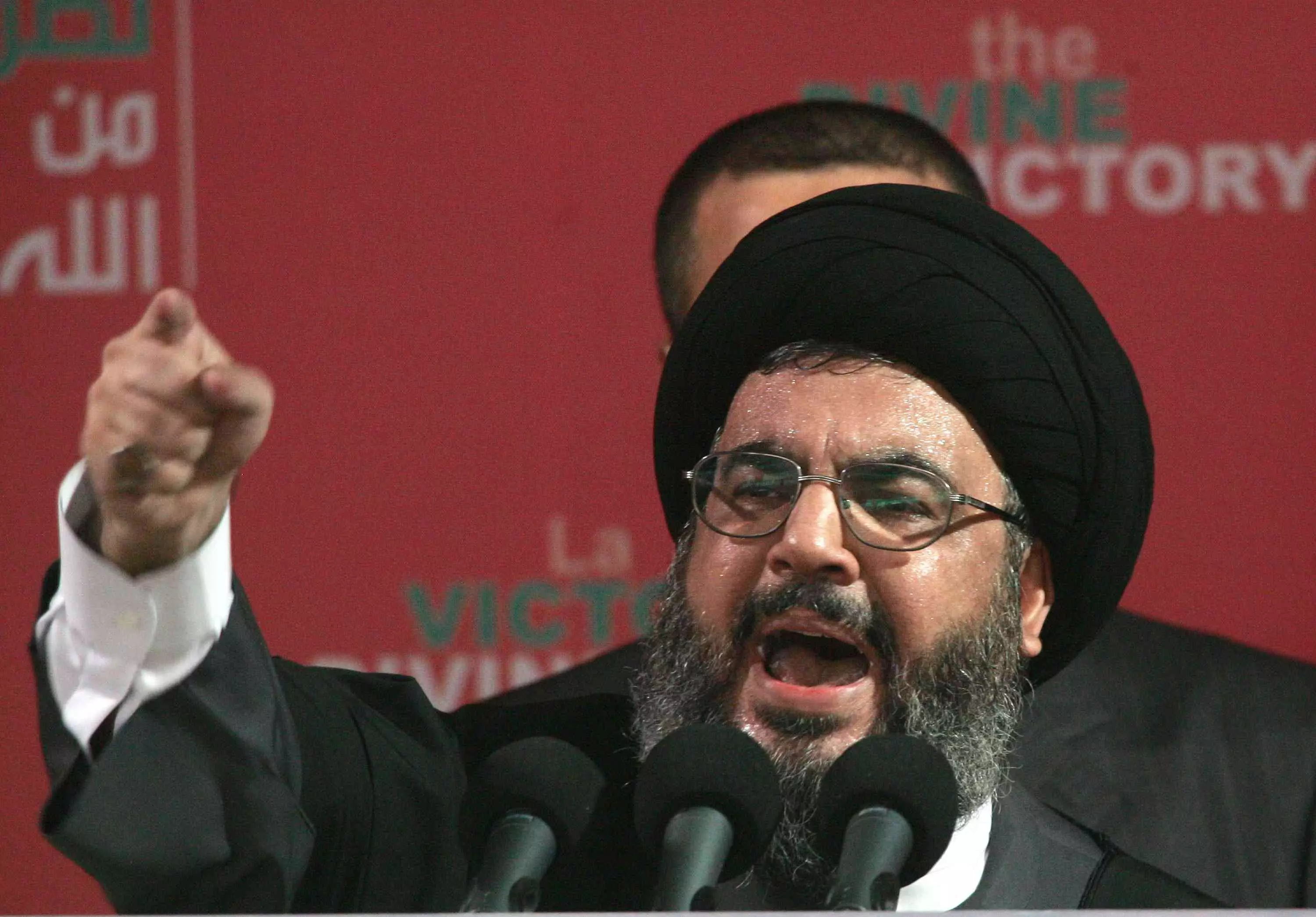 Pemimpin Hizbullah Sayyed Hassan Nasrallah bercakap pada perhimpunan 22 September 2006 di Beirut, Lubnan.