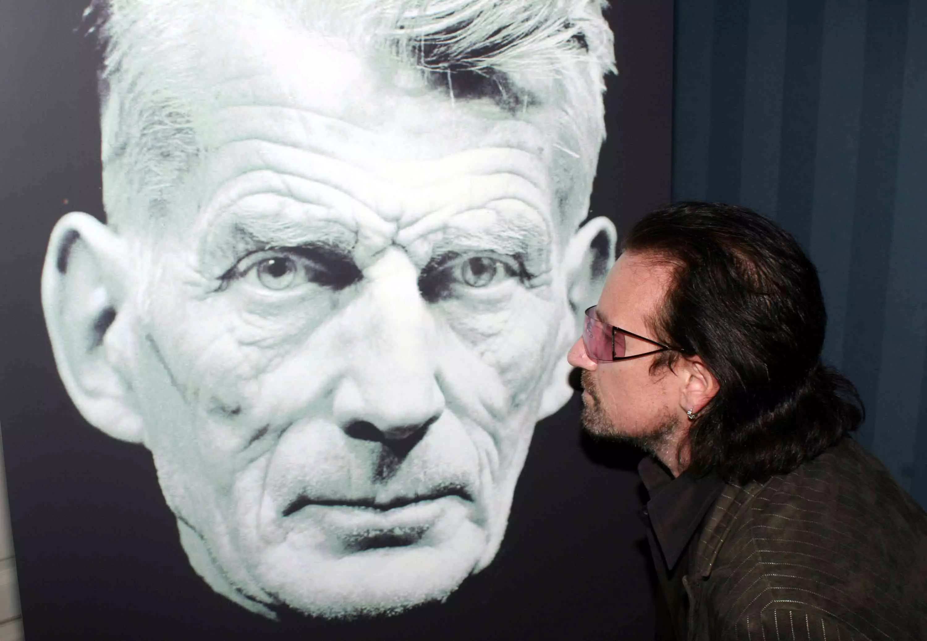 Bono tại buổi ra mắt lễ hội kỷ nguyên Samuel Beckett - ngày 29 tháng 3 năm 2006