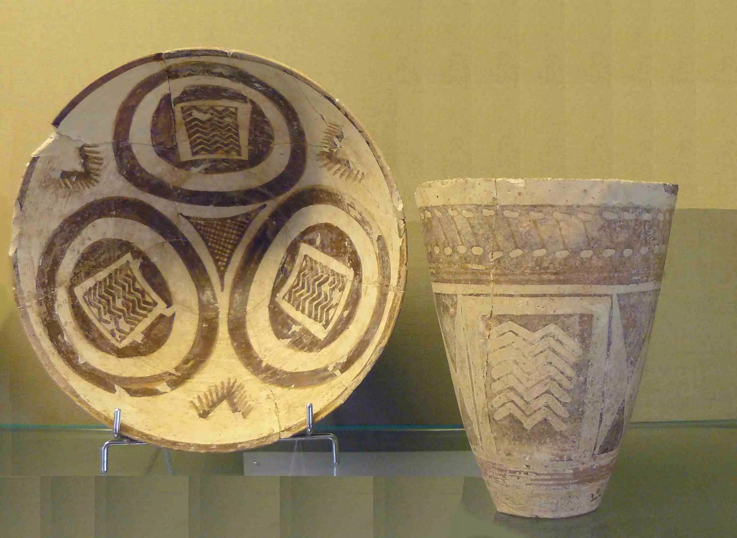 Ubaid Pottery ពី Susa, Musée National de Céramique, Sèvres