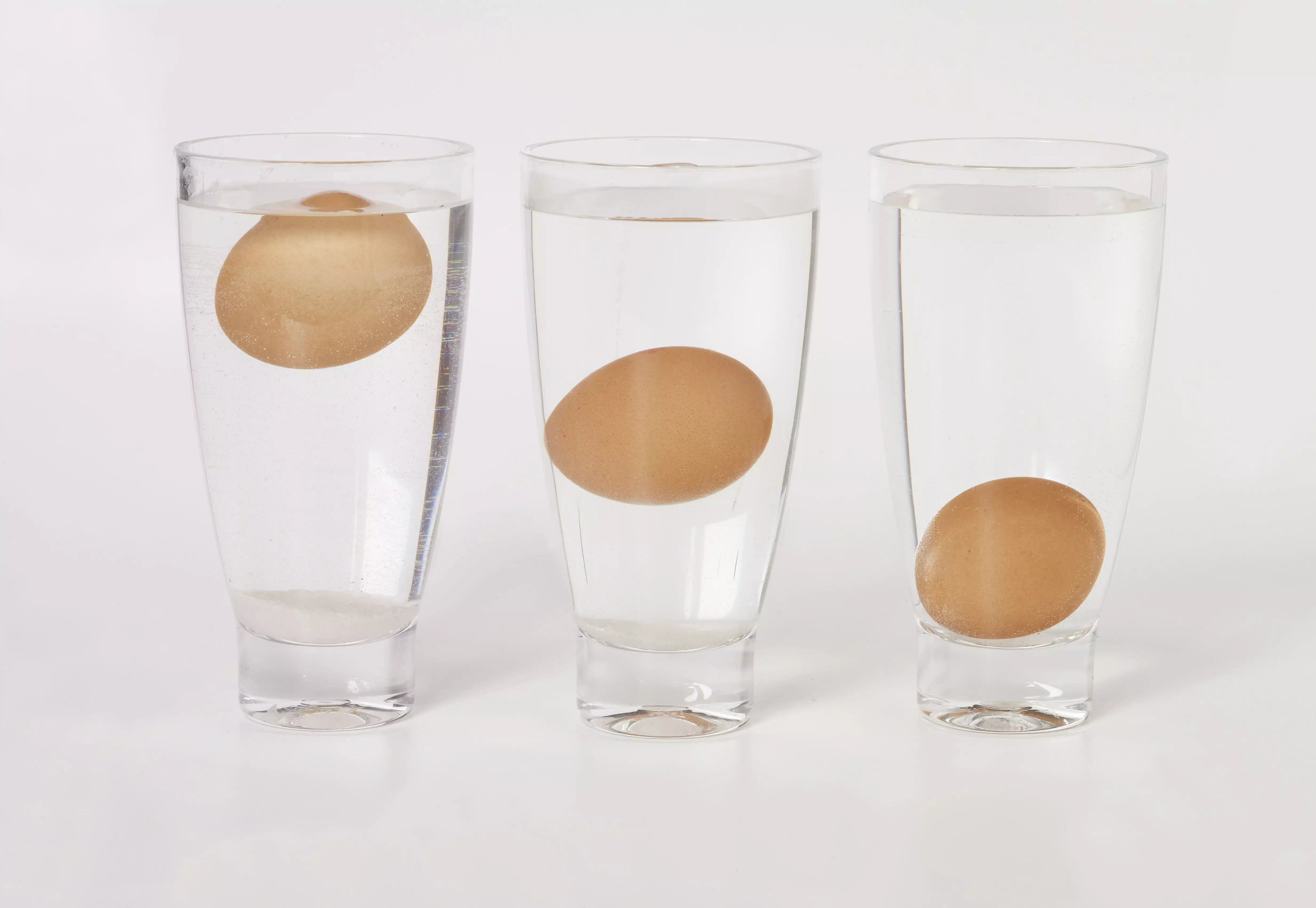Veda vysvetľuje, prečo zhnité vajcia plávajú