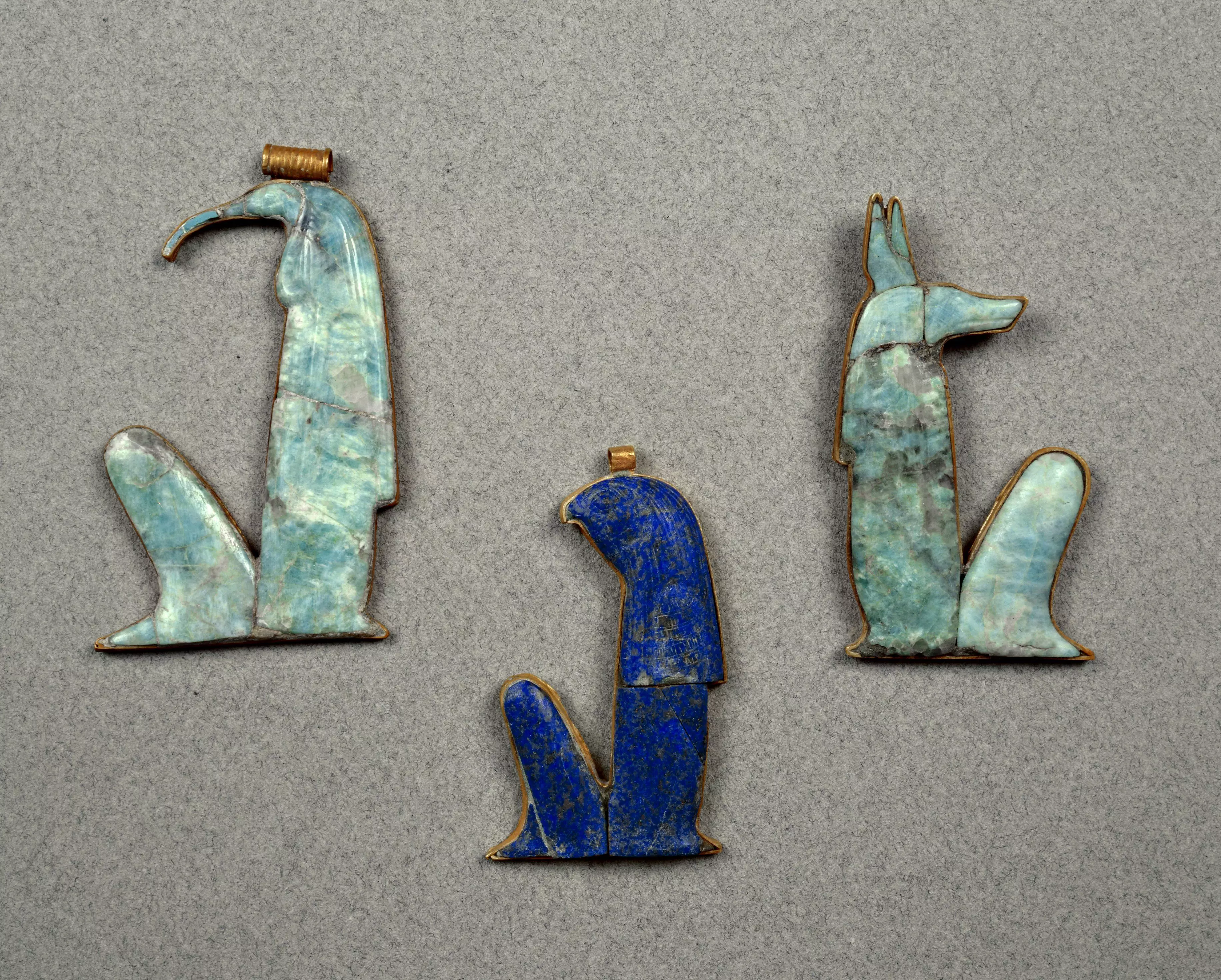 Amulette aus ägyptischen Göttern.