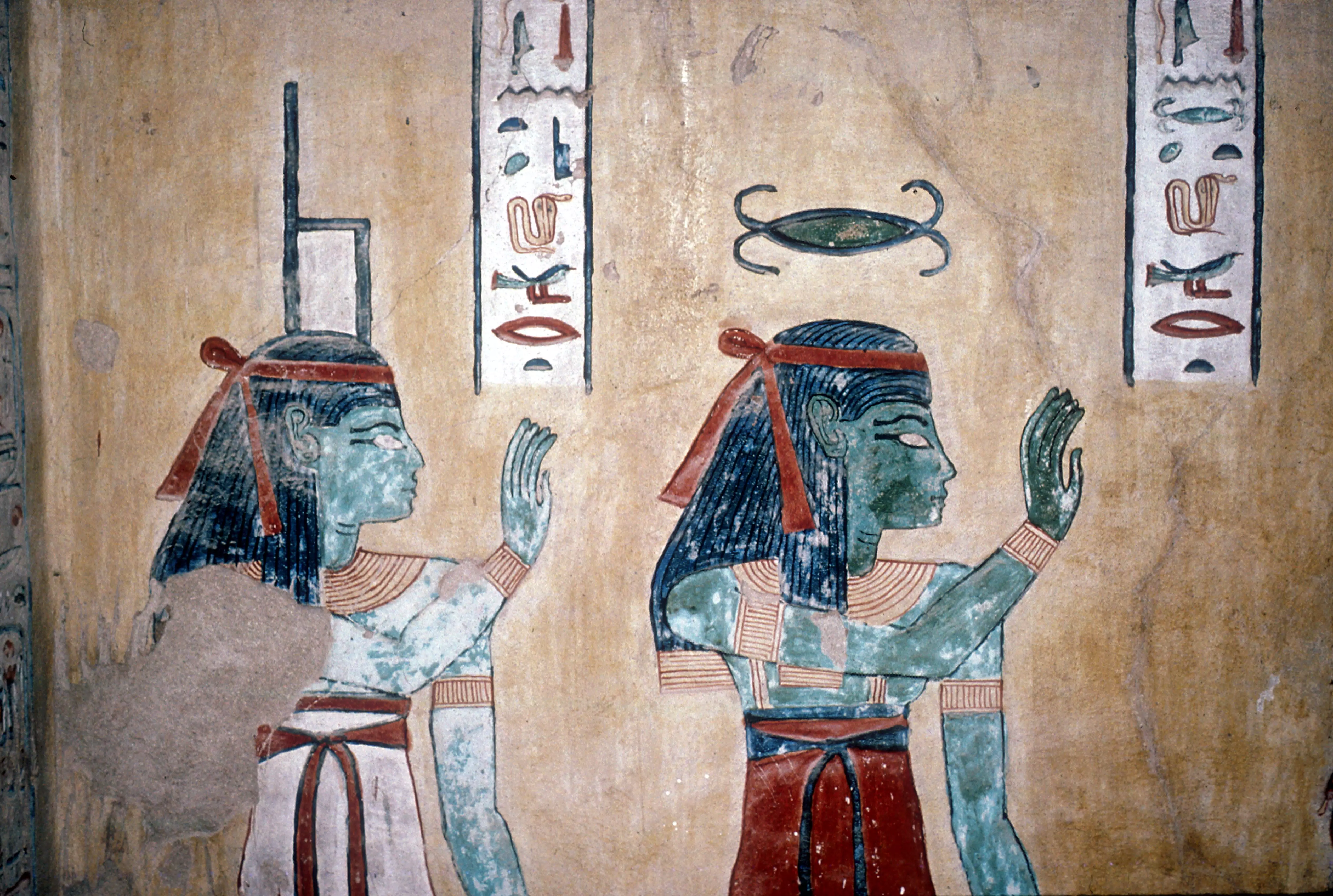Wandmalerei der Göttinnen Isis & Neith.
